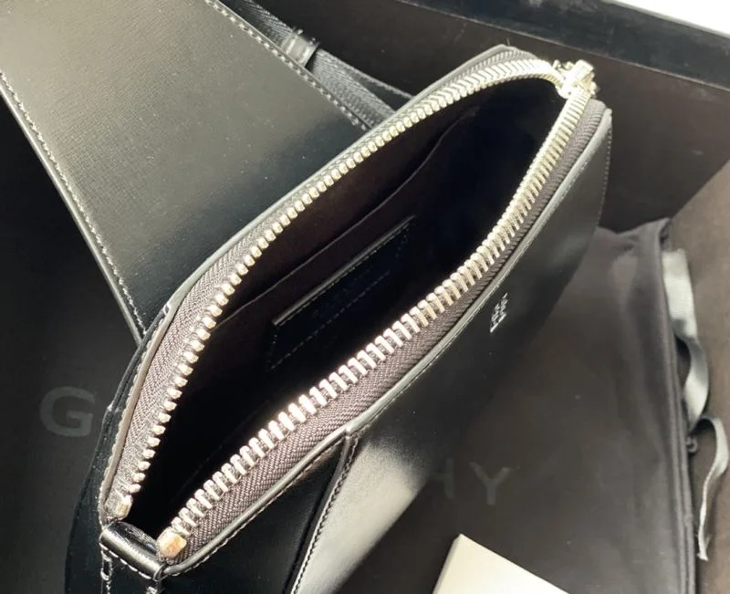 Accurate model Givenchy Waist Chest Packs
