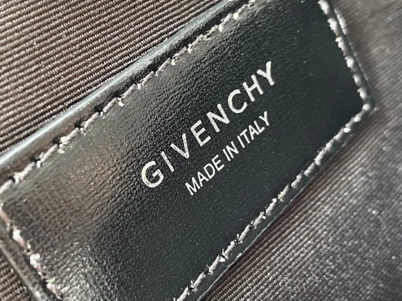 Accurate model Givenchy Waist Chest Packs