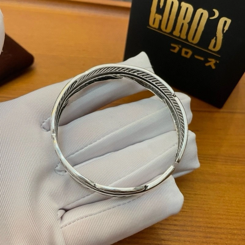 Indistinguishable Goros Bracelets