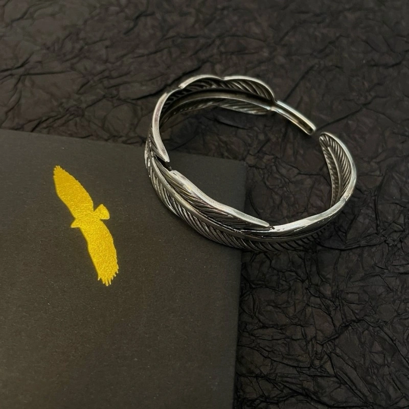 Indistinguishable Goros Bracelets