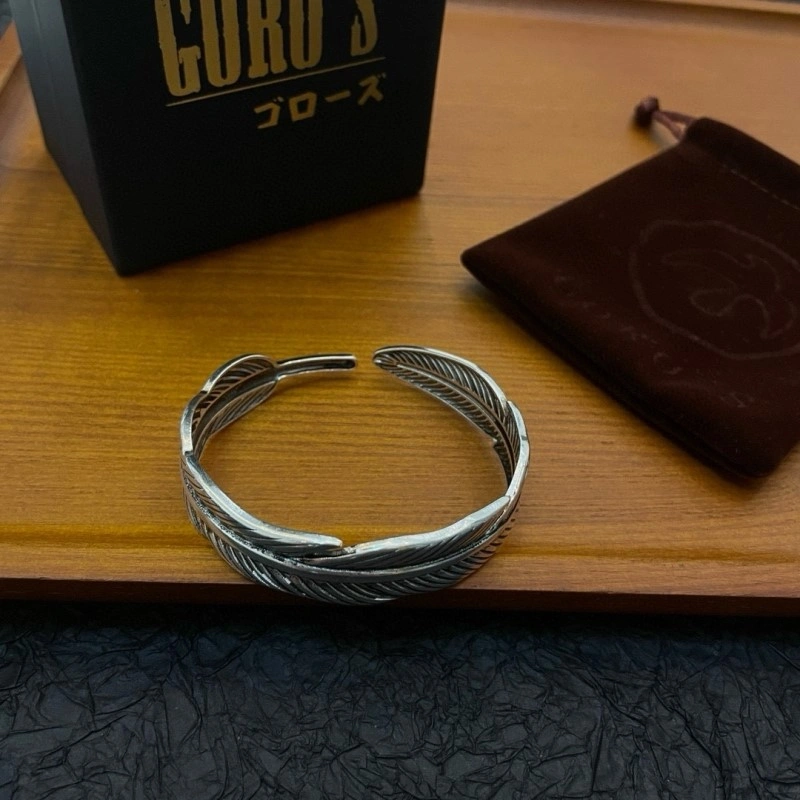 Indistinguishable Goros Bracelets