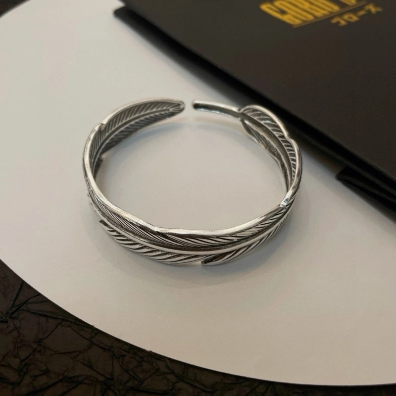 Indistinguishable Goros Bracelets