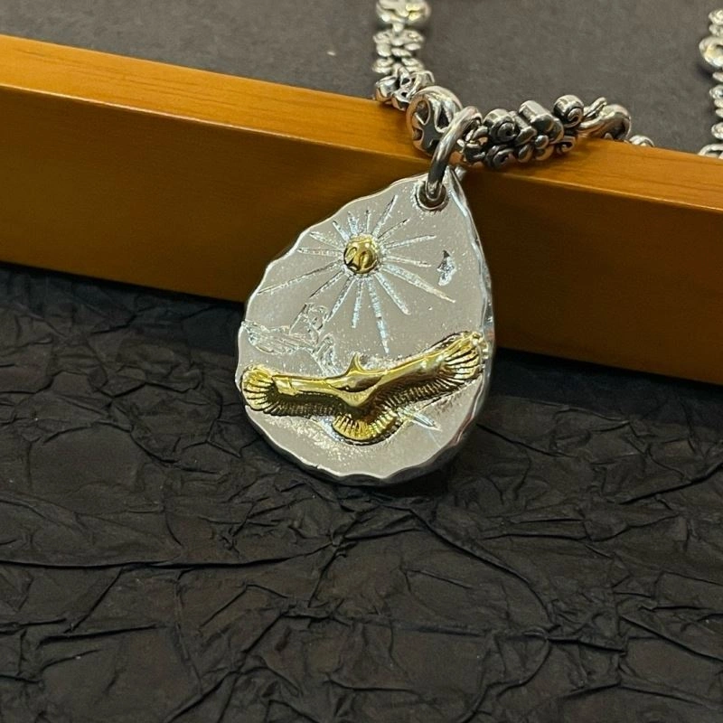 Low-cost Goros Necklaces