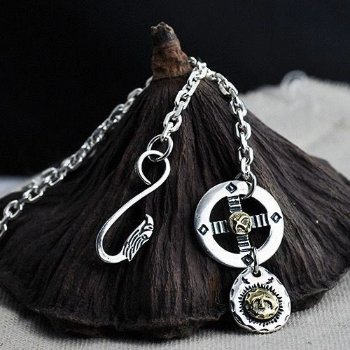 Low-cost Goros Necklaces