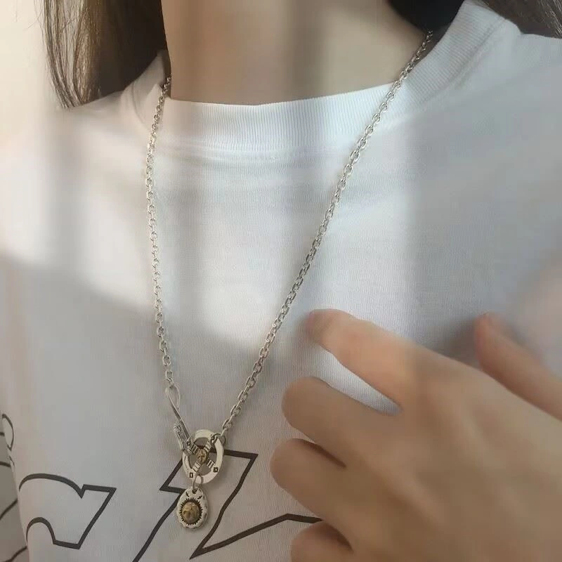 Low-cost Goros Necklaces