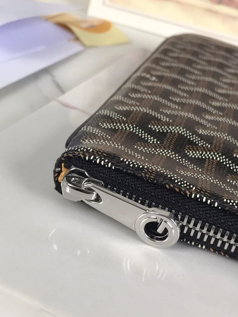 Budget-friendly Goyard Clutch Bags