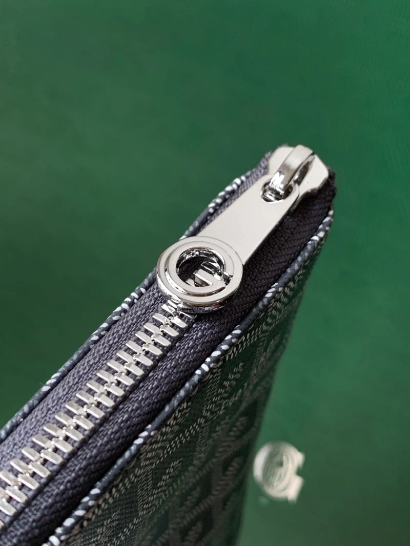 Value-priced Goyard Clutch Bags