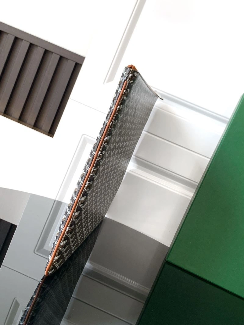 Value-priced Goyard Clutch Bags