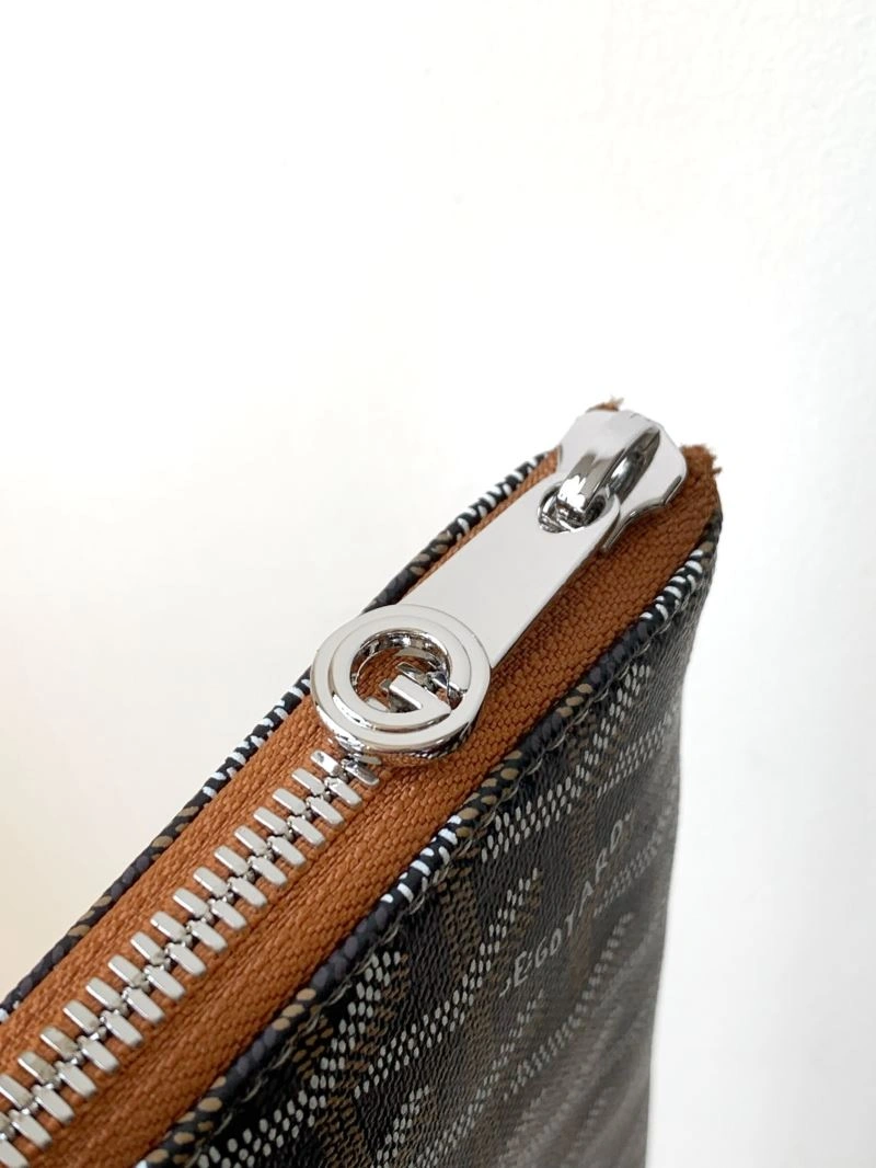 Value-priced Goyard Clutch Bags
