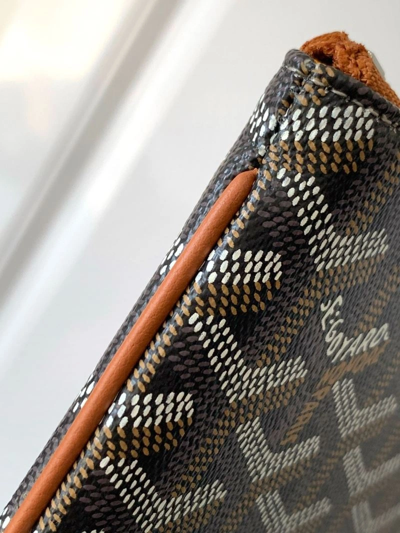 Value-priced Goyard Clutch Bags