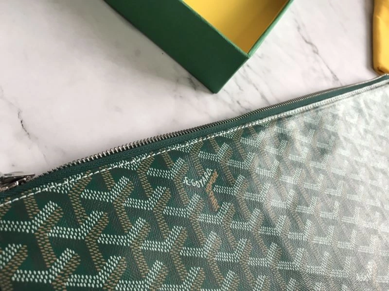 Value-priced Goyard Clutch Bags
