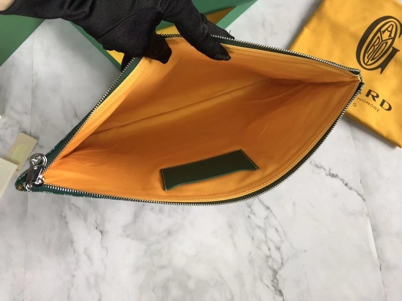 Value-priced Goyard Clutch Bags