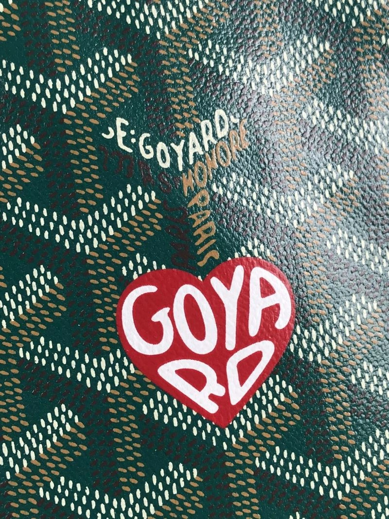 Value-priced Goyard Shopping Bags