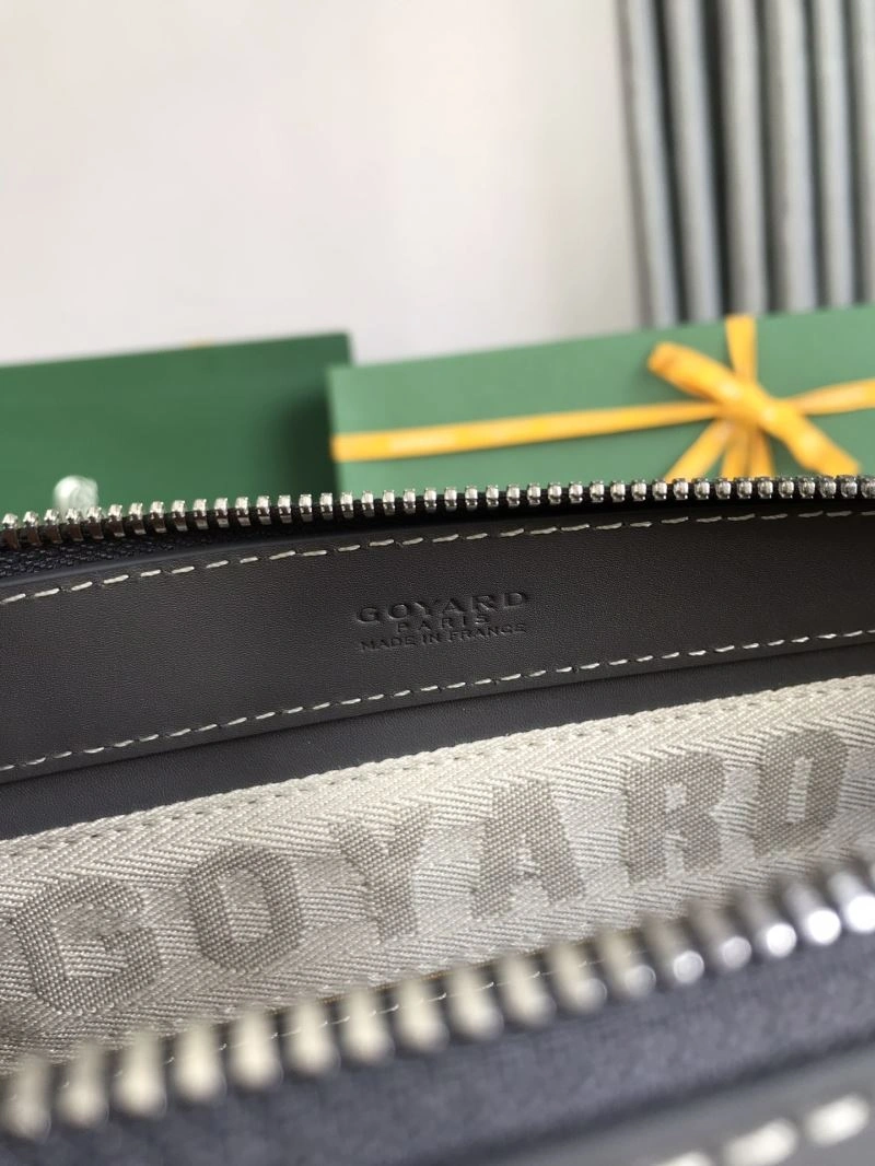 Value-priced Goyard Shopping Bags