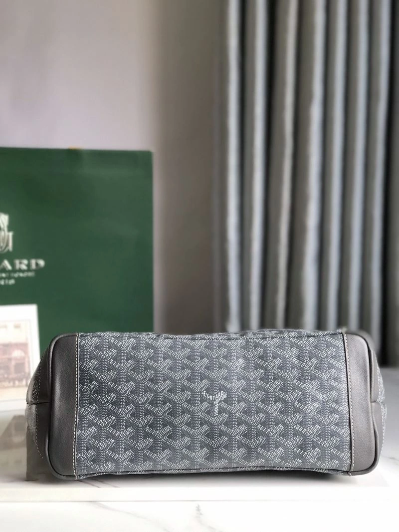 Value-priced Goyard Shopping Bags