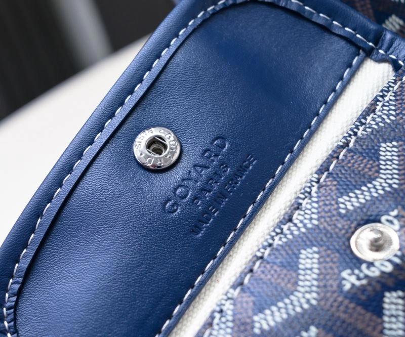 Indistinguishable Goyard Shopping Bags