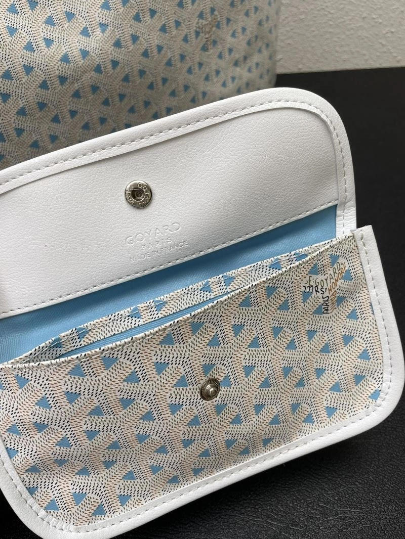 Indistinguishable Goyard Shopping Bags