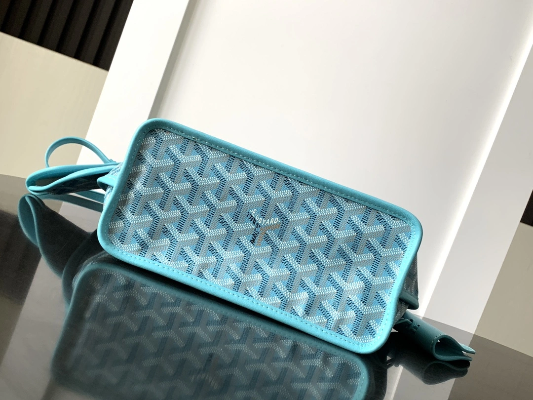 Value-priced Goyard Shopping Bags
