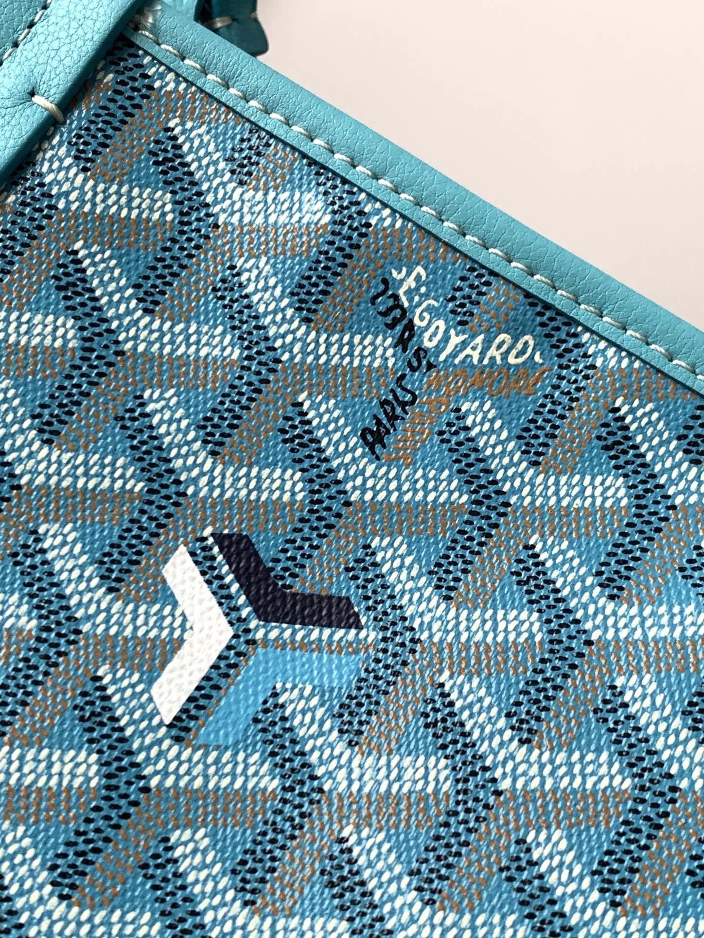 Value-priced Goyard Shopping Bags