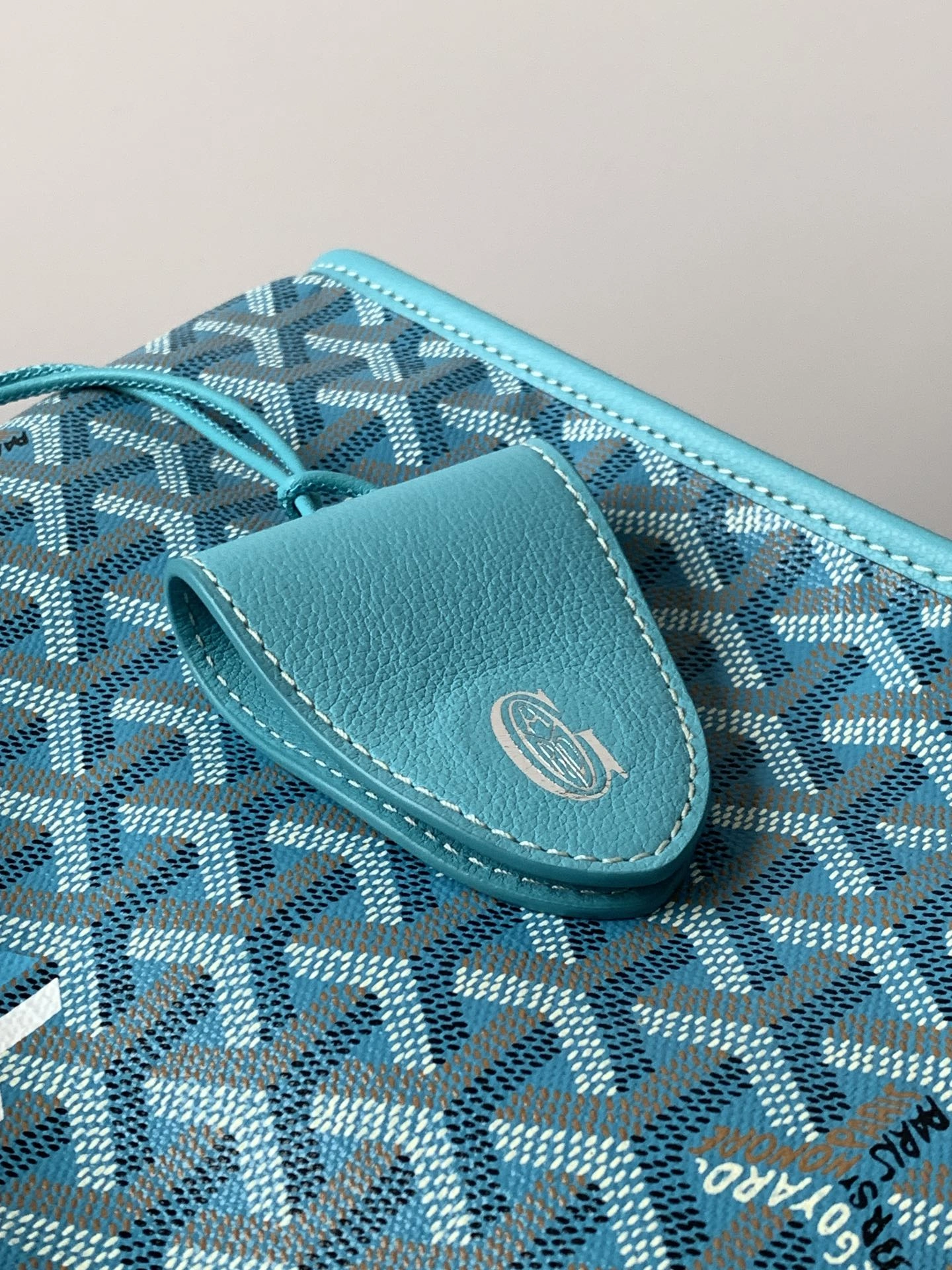 Value-priced Goyard Shopping Bags