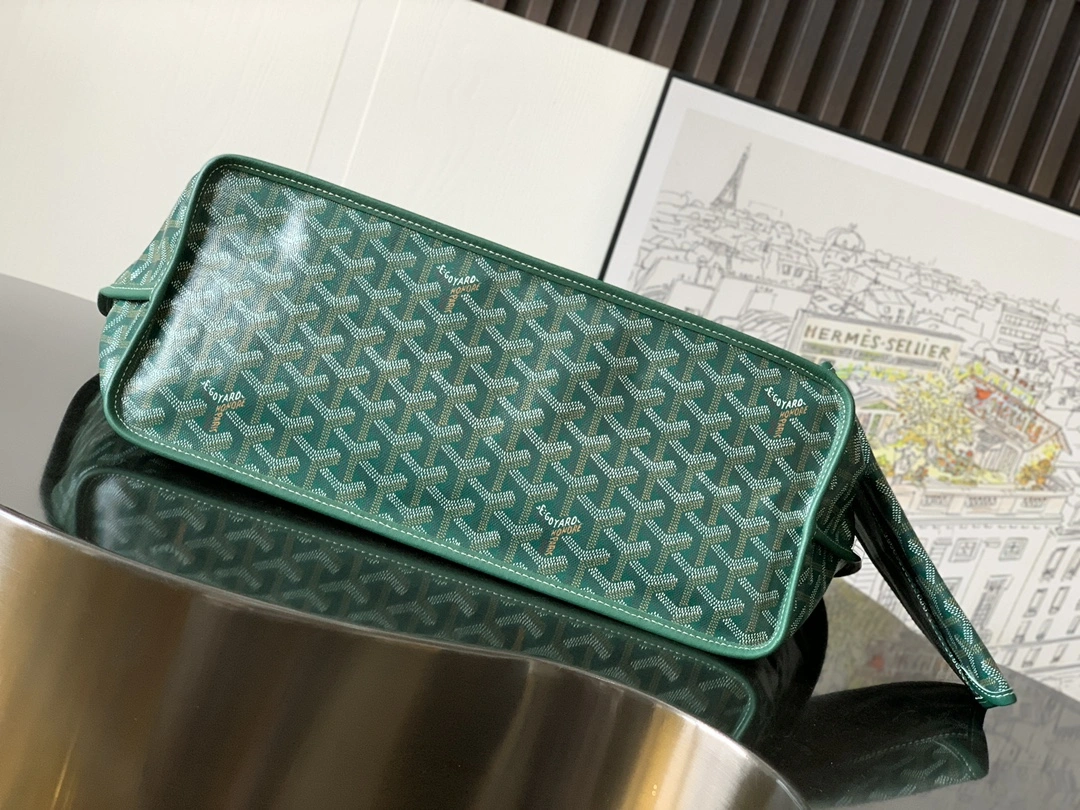 Indistinguishable Goyard Shopping Bags