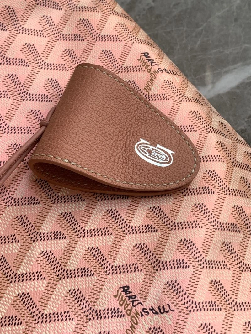 Value-priced Goyard Shopping Bags