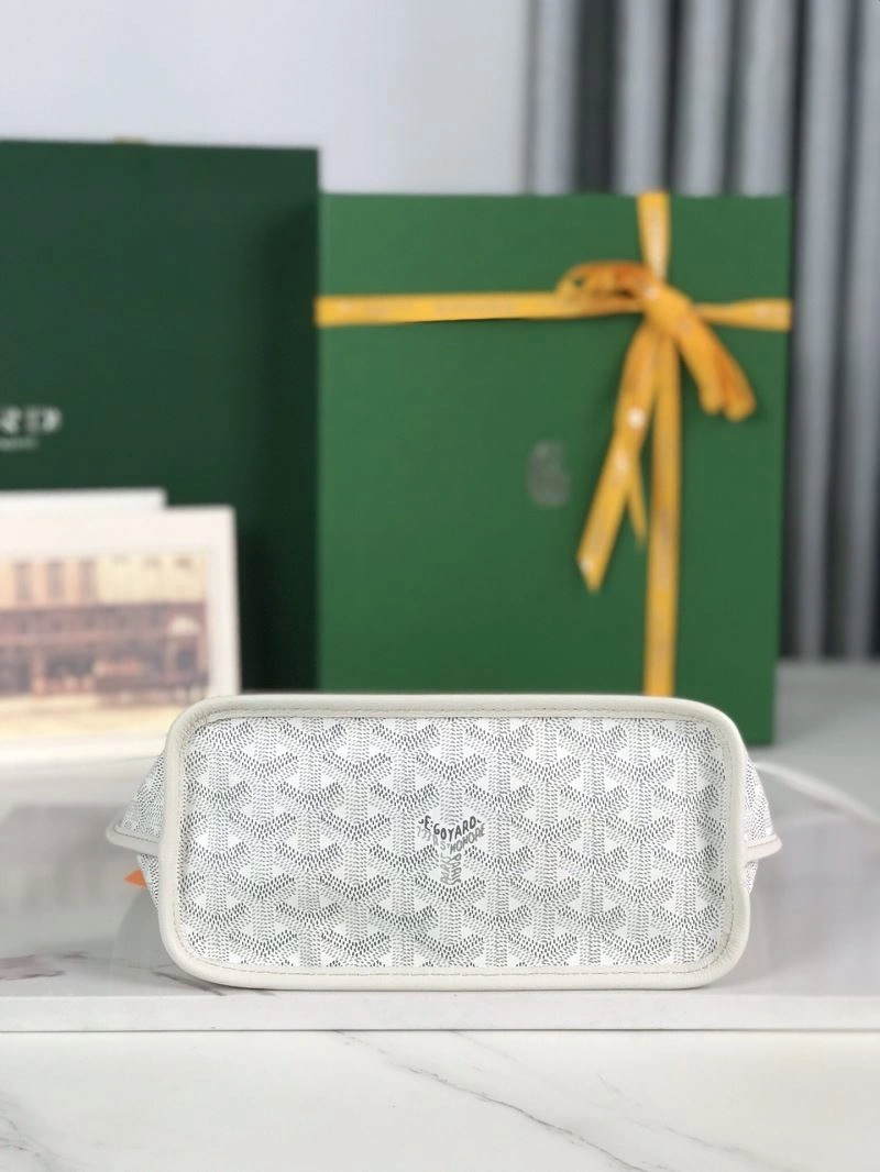 Value-priced Goyard Shopping Bags