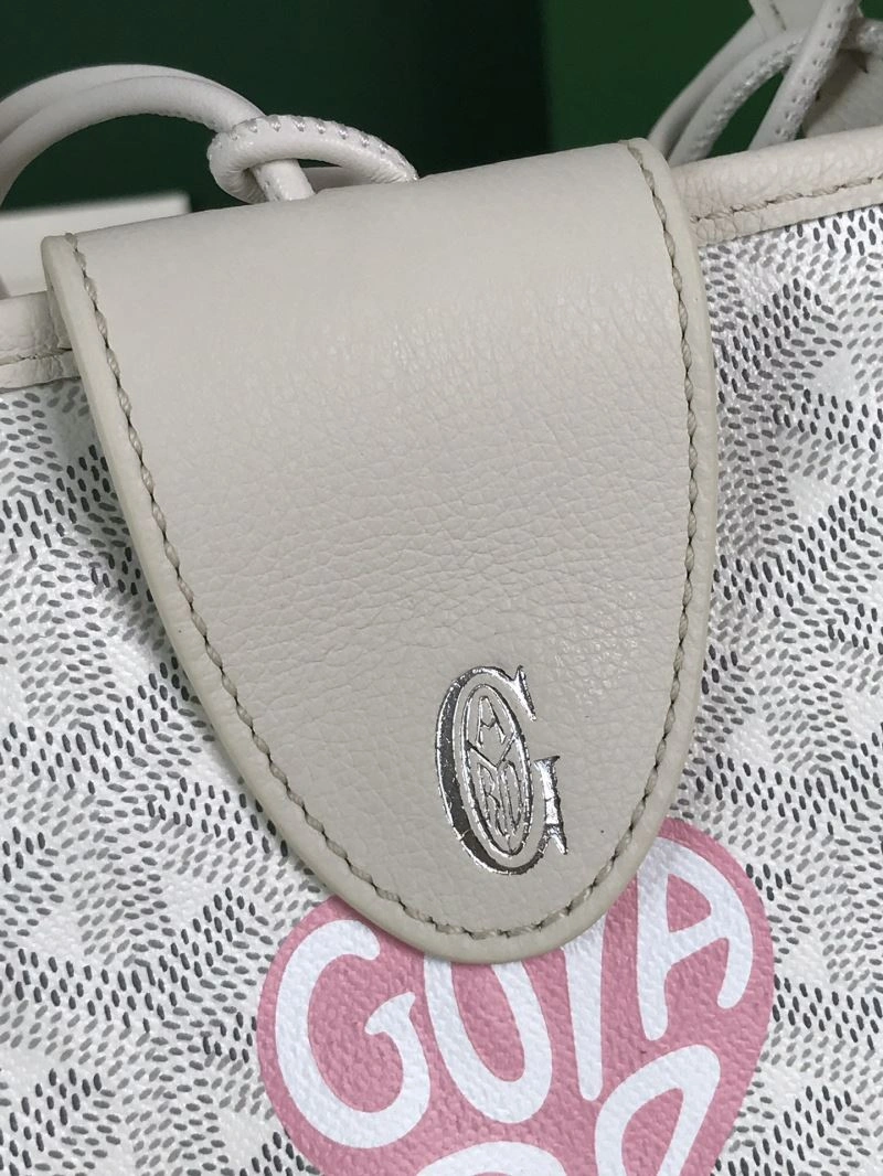 Value-priced Goyard Shopping Bags