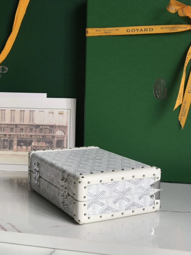 Budget-friendly Goyard Suitcase