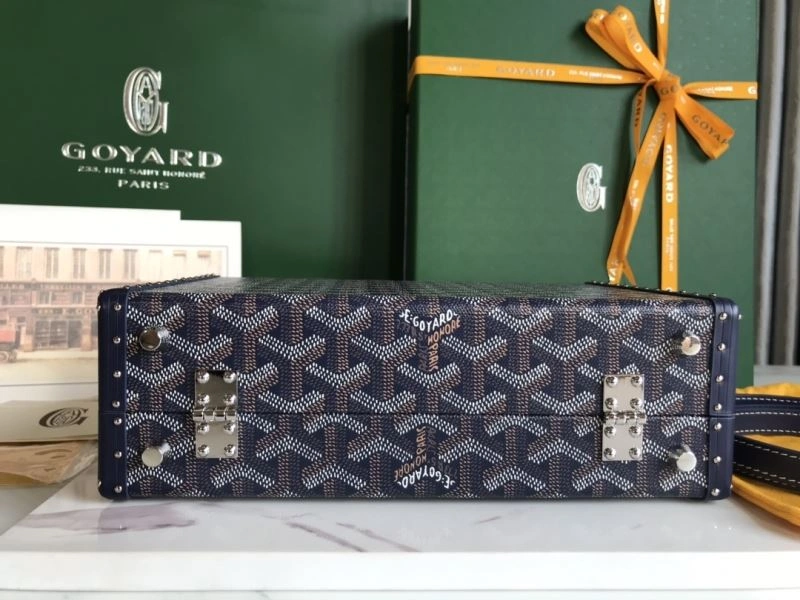 Budget-friendly Goyard Suitcase