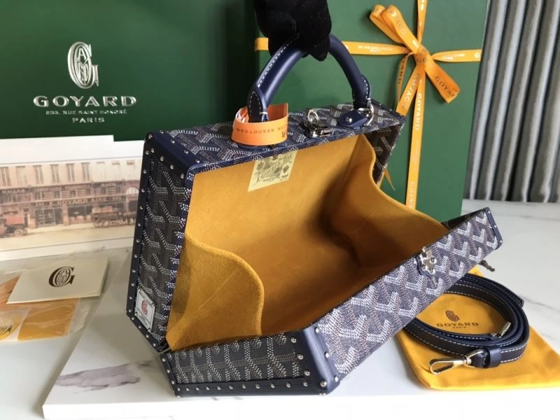 Budget-friendly Goyard Suitcase