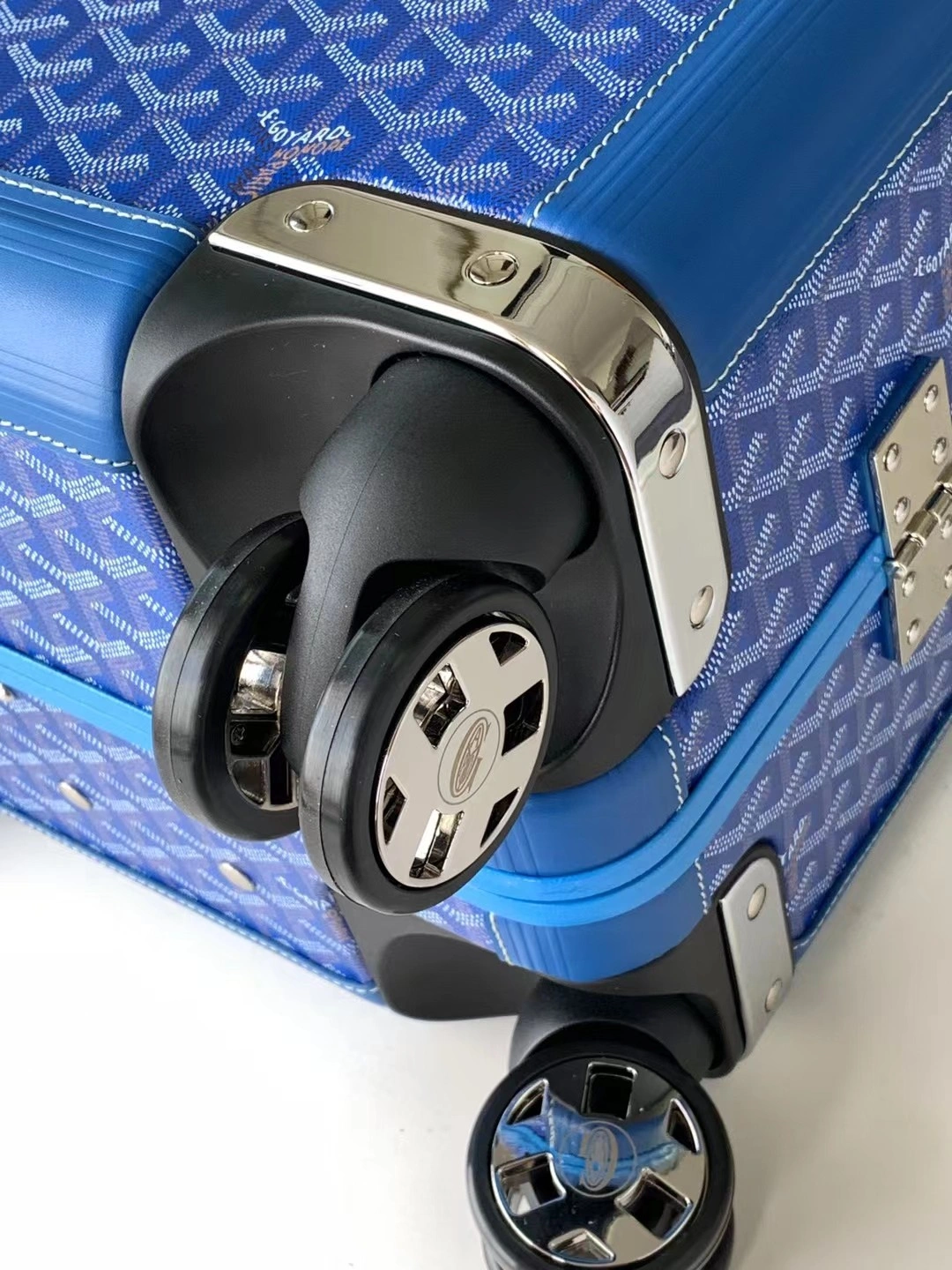 Factory-made Goyard Suitcase