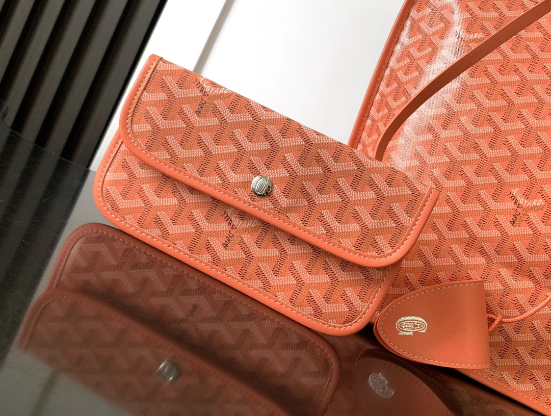 Low-cost Goyard Wallets