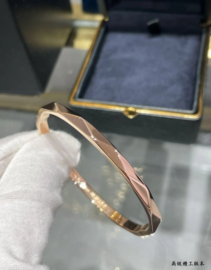 Low-cost Graff Bracelets