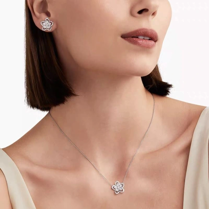 Indistinguishable Graff Necklaces