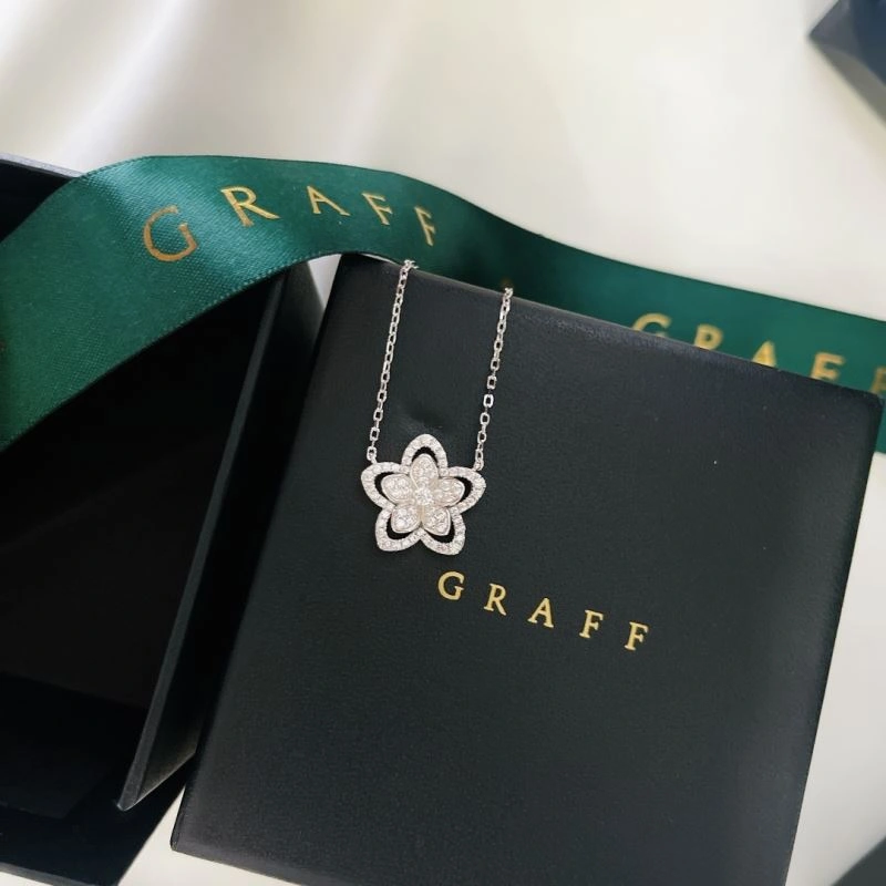 Indistinguishable Graff Necklaces