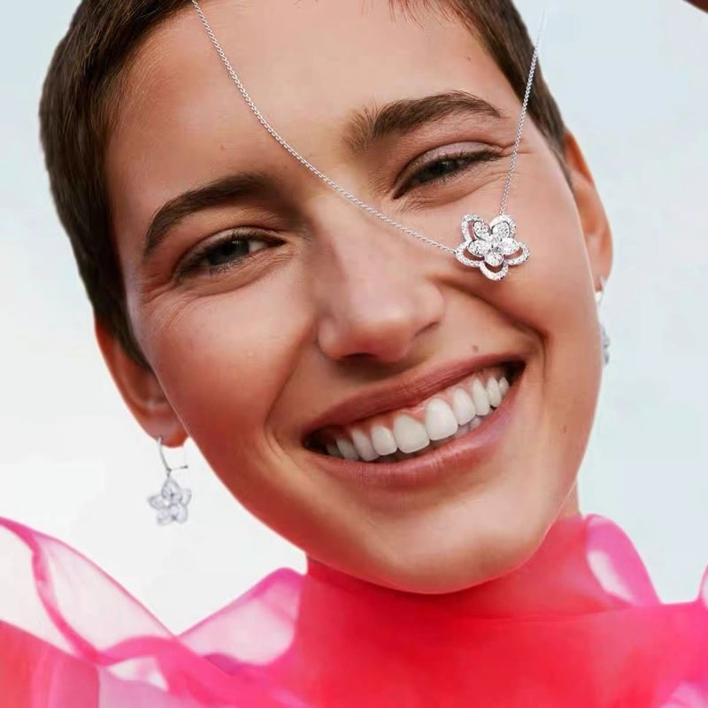 Indistinguishable Graff Necklaces