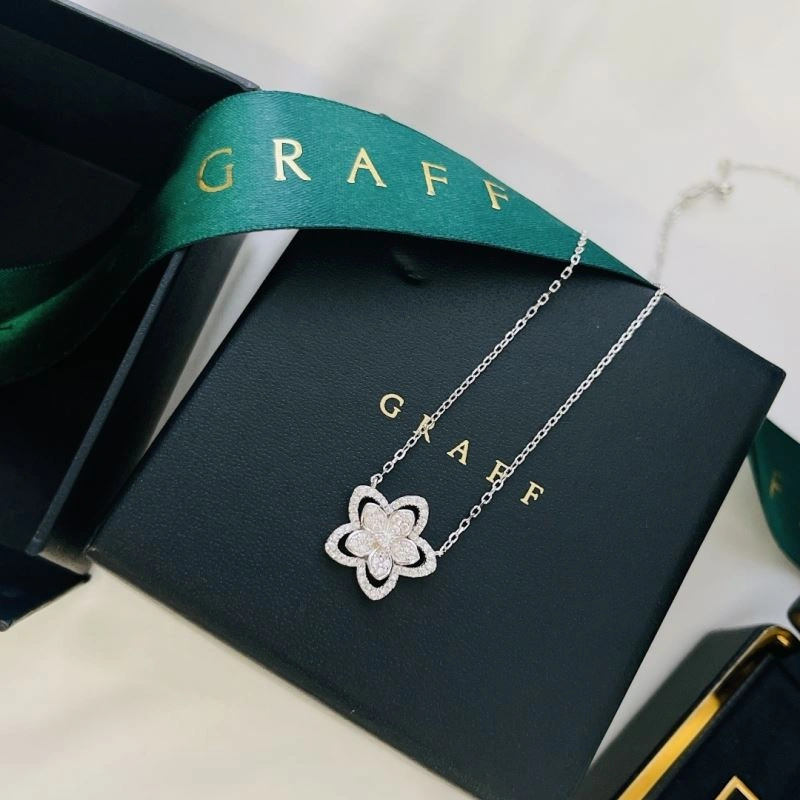 Indistinguishable Graff Necklaces