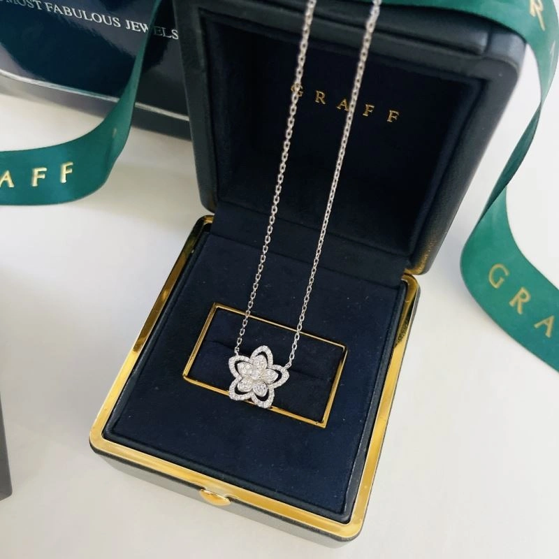 Indistinguishable Graff Necklaces