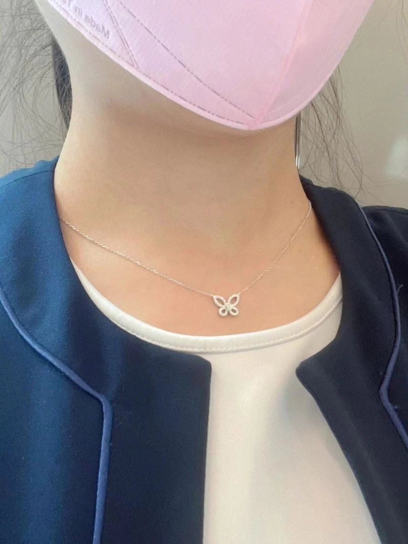 Indistinguishable Graff Necklaces
