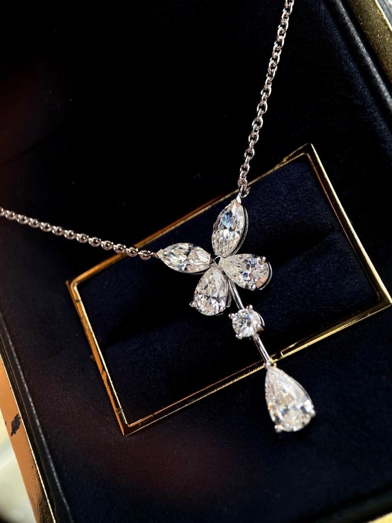Low-cost Graff Necklaces