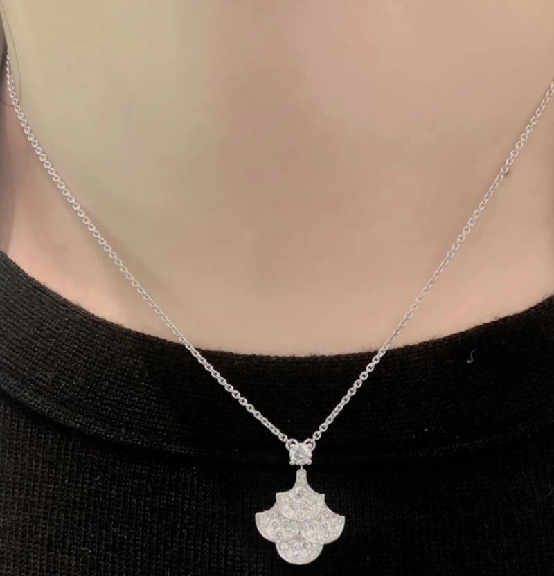 Low-cost Graff Necklaces