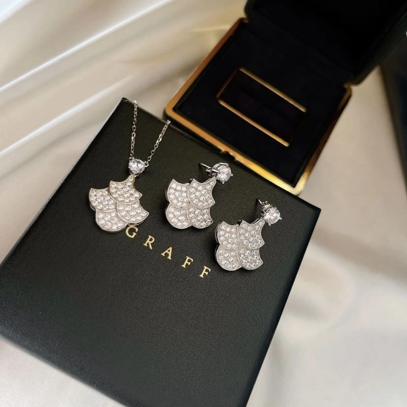 Low-cost Graff Necklaces