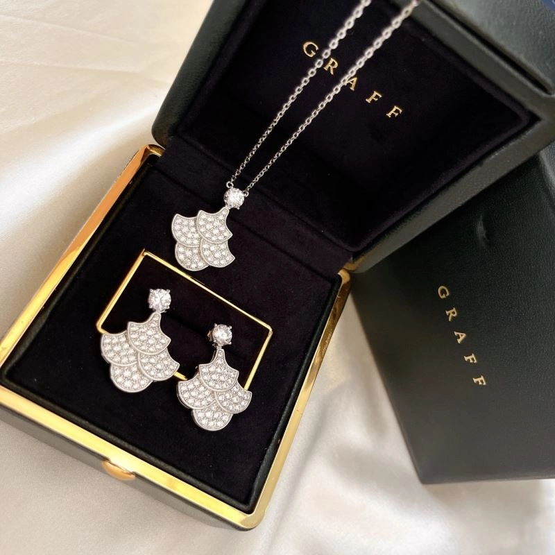 Low-cost Graff Necklaces