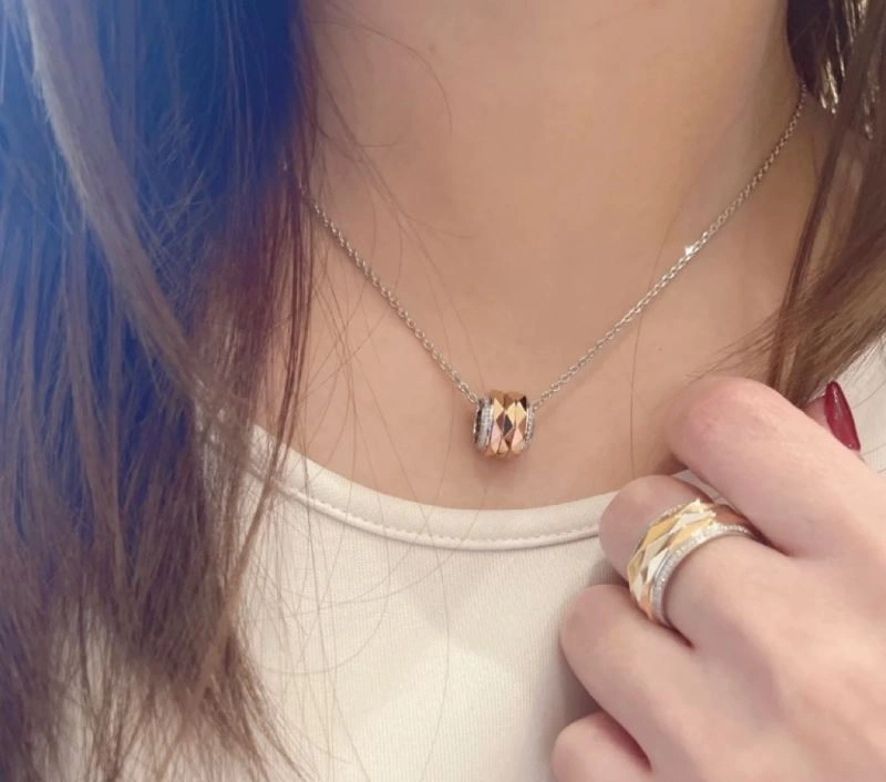 Value-priced Graff Necklaces