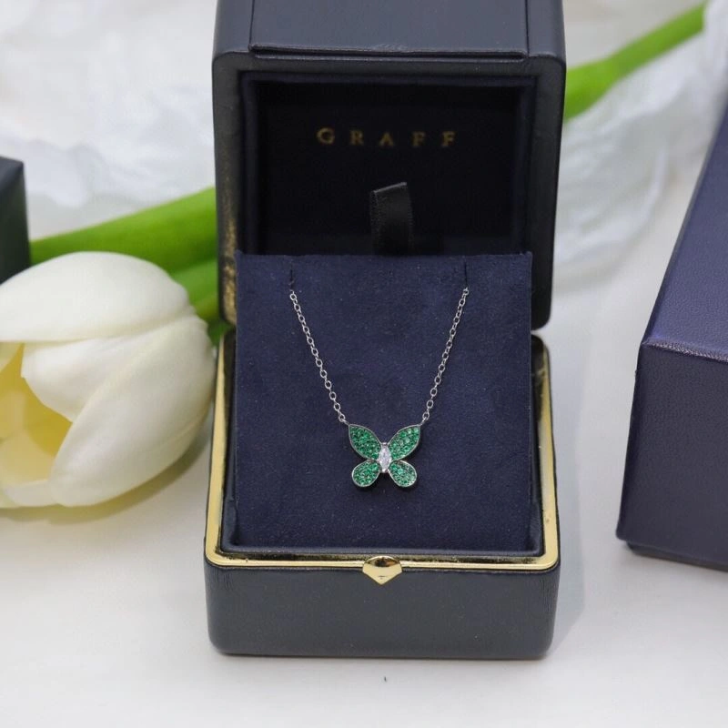 Indistinguishable Graff Necklaces