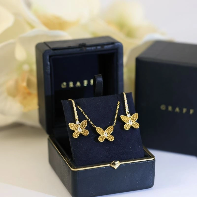 Accurate model Graff Necklaces