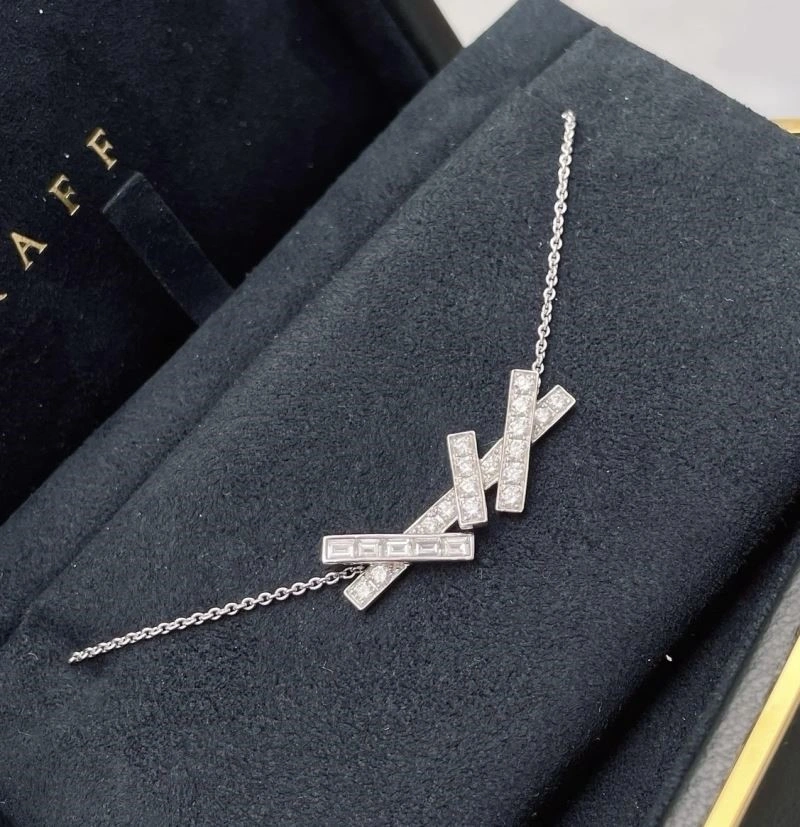 Indistinguishable Graff Necklaces