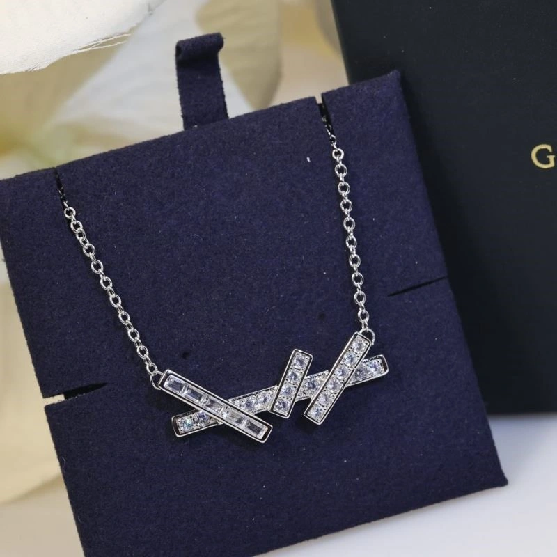 Indistinguishable Graff Necklaces