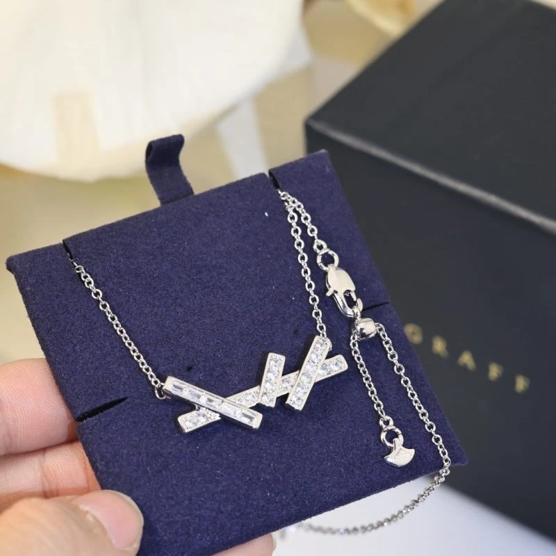 Indistinguishable Graff Necklaces